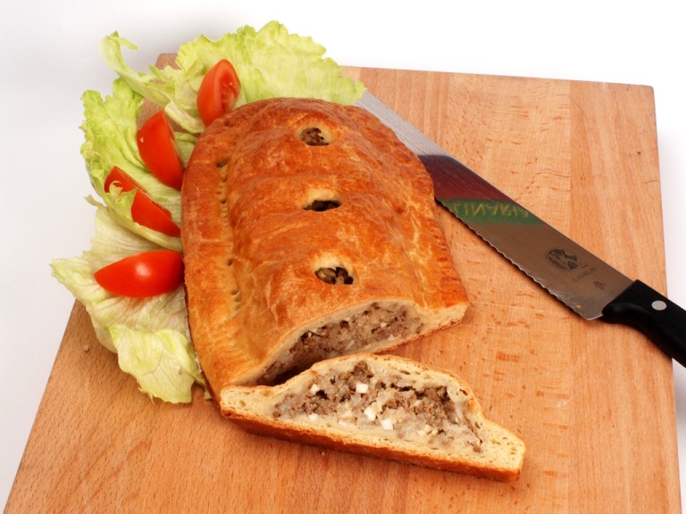 Pirog med köttfärs